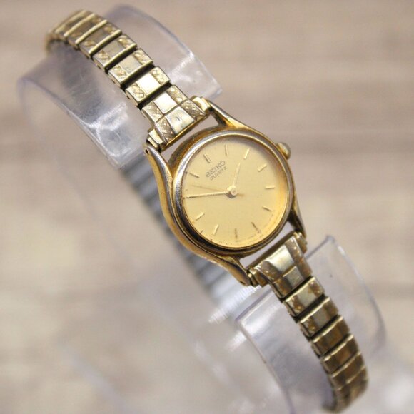 Seiko | Accessories | Vintage Seiko Watch Womens Gold Tone Stainless Steel Classic Round Dial ...